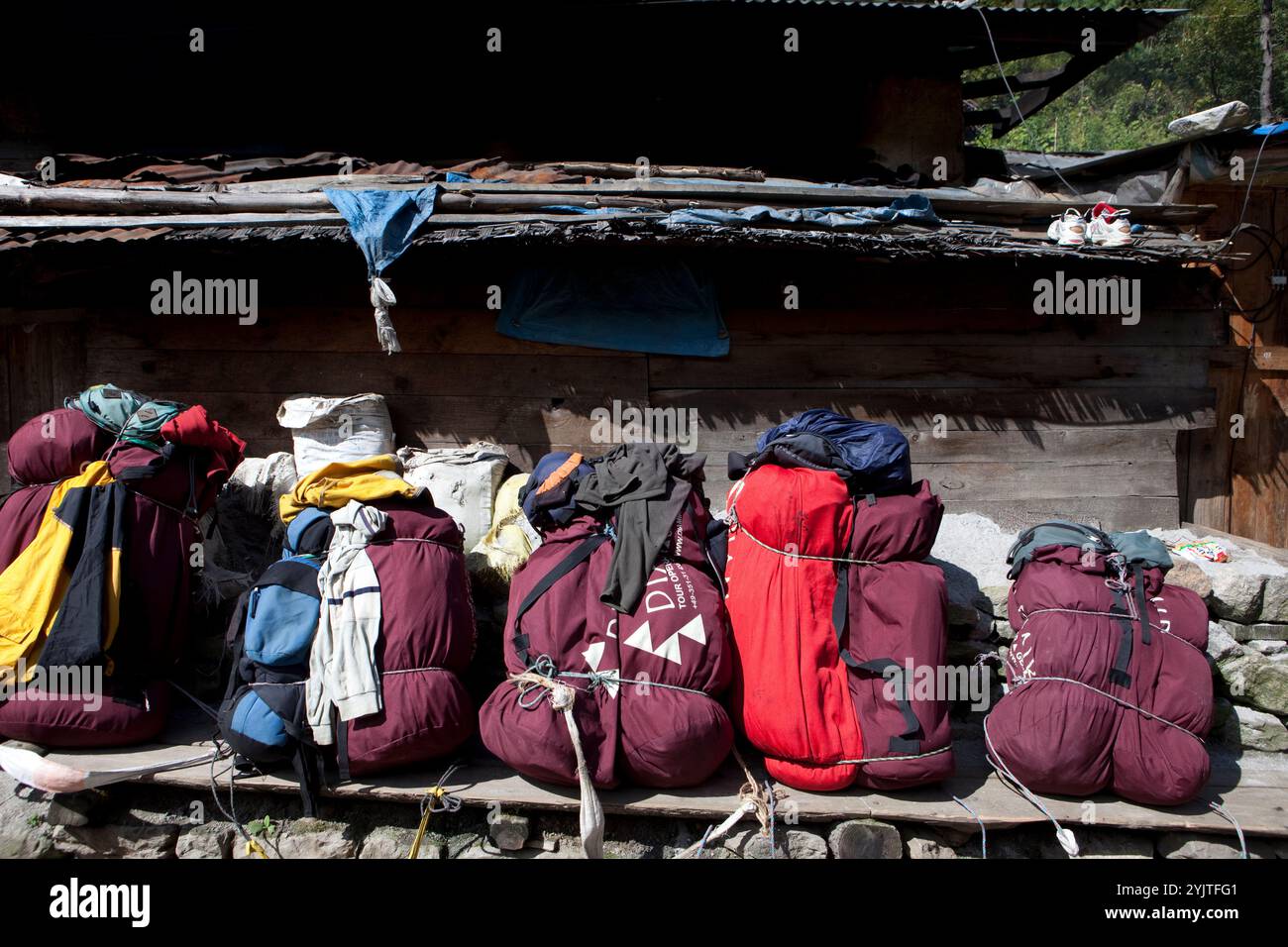 Dudh koshi valley nepal hi-res stock photography and images - Alamy