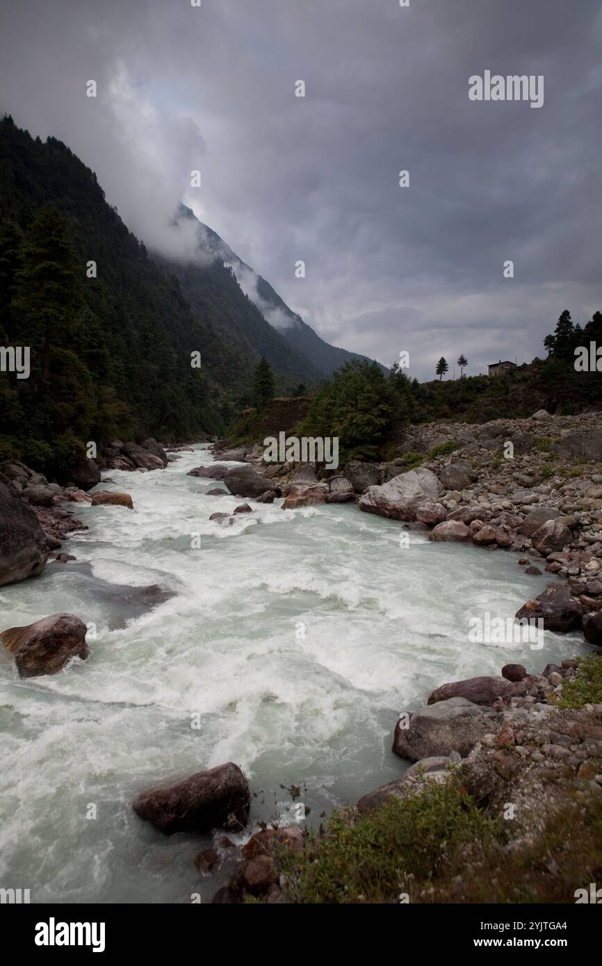 October 2009 WWF Everest - Dudh Koshi river and valley Stock Photo - Alamy
