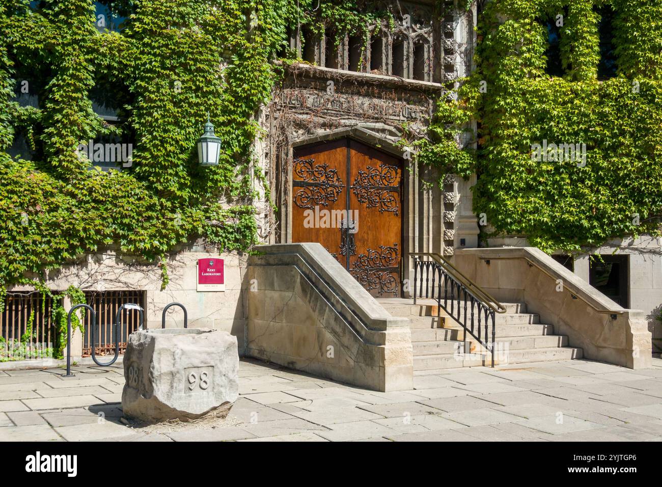 Secondary school laboratory hi-res stock photography and images - Alamy