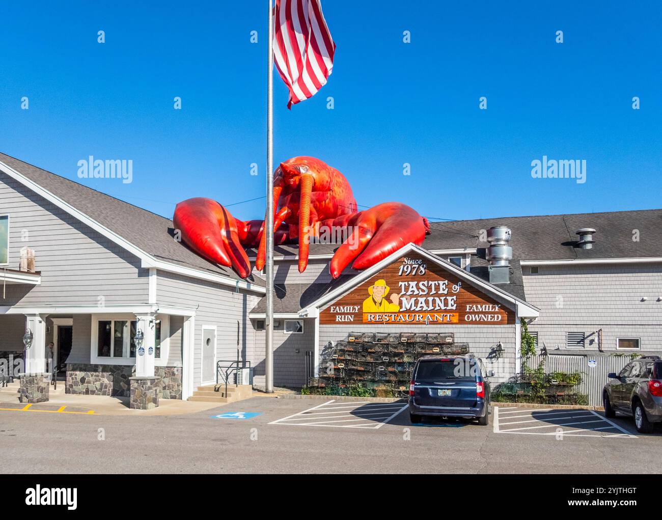 Gaint Lobster on the roof of the Taste os Maine Restaurant in Woolwich ...