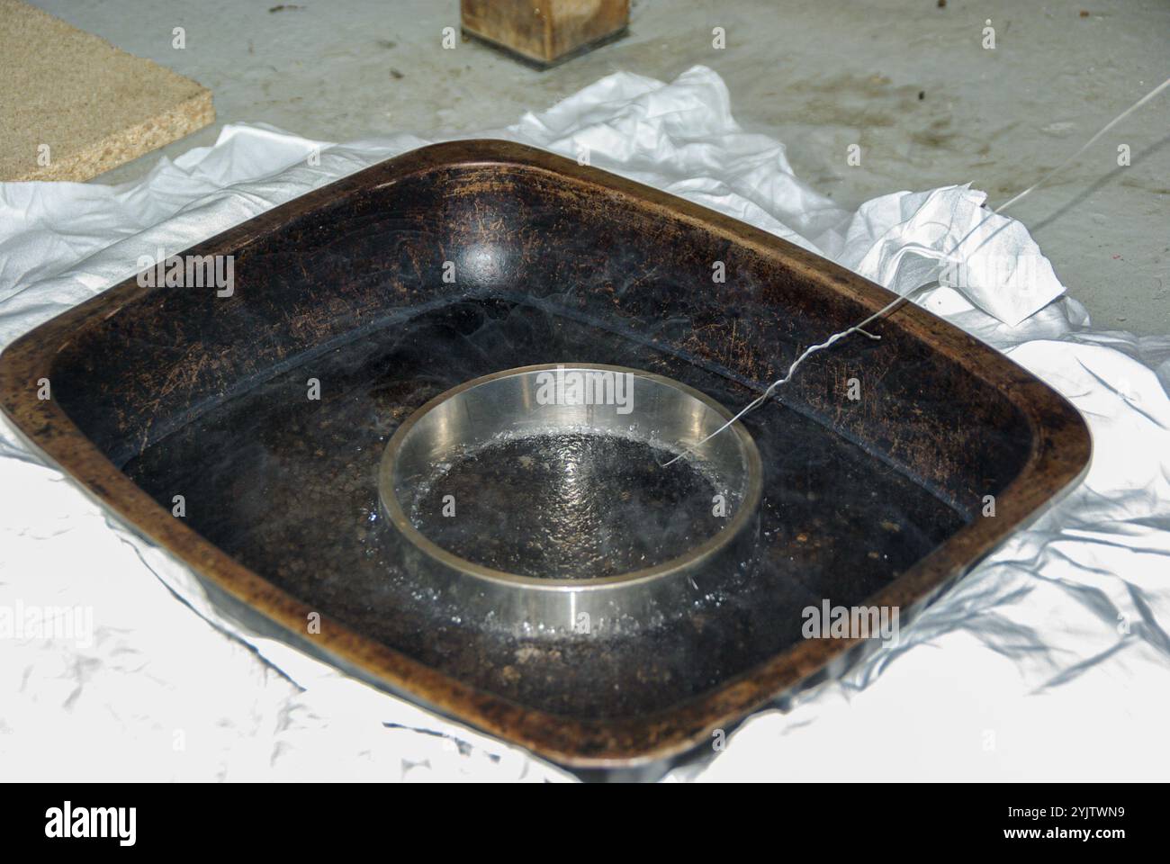 Nitrogen bath hi-res stock photography and images - Alamy