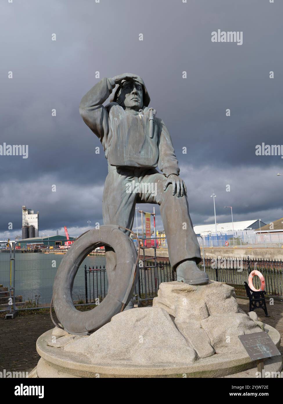 Statue of lifeboatman dedicated to all Lowestoft lifeboatmen Stock ...
