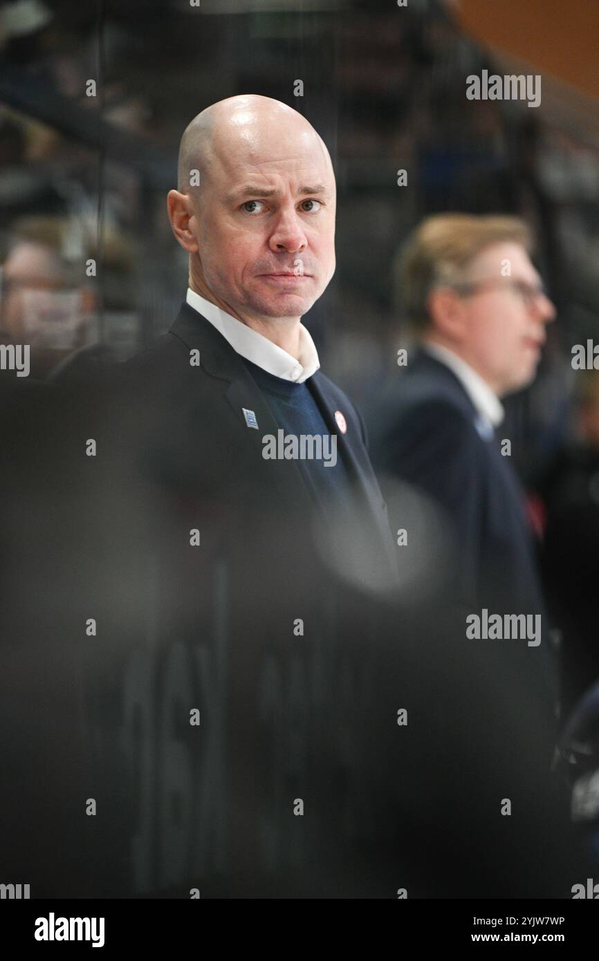 Steven Reinprecht (Duesseldorfer EG) Schwenninger Wild Wings gegen ...