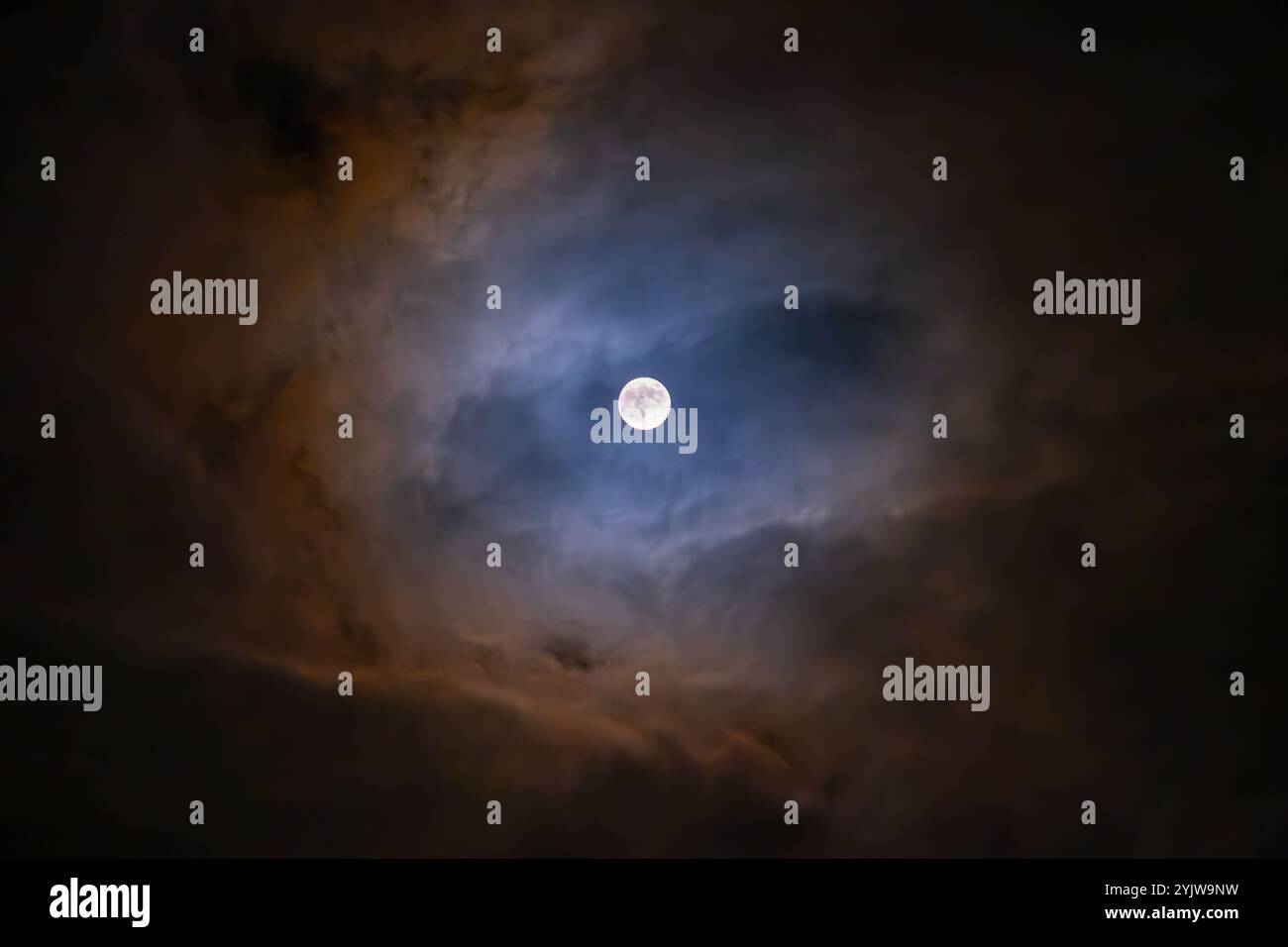 The Beaver Moon, last super moon of 2024 putting on a great show over ...