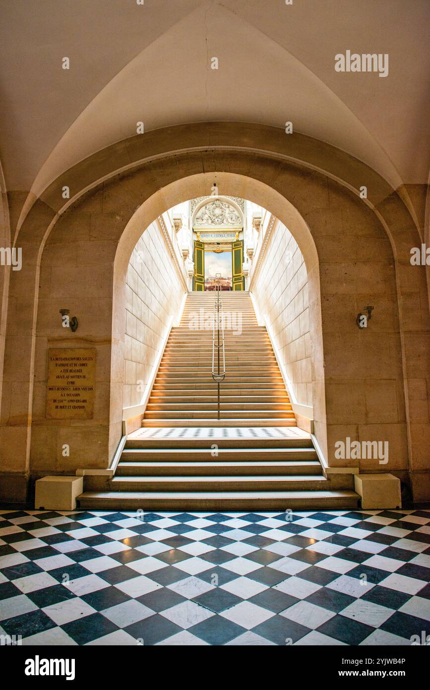 Palace walkways hi-res stock photography and images - Alamy