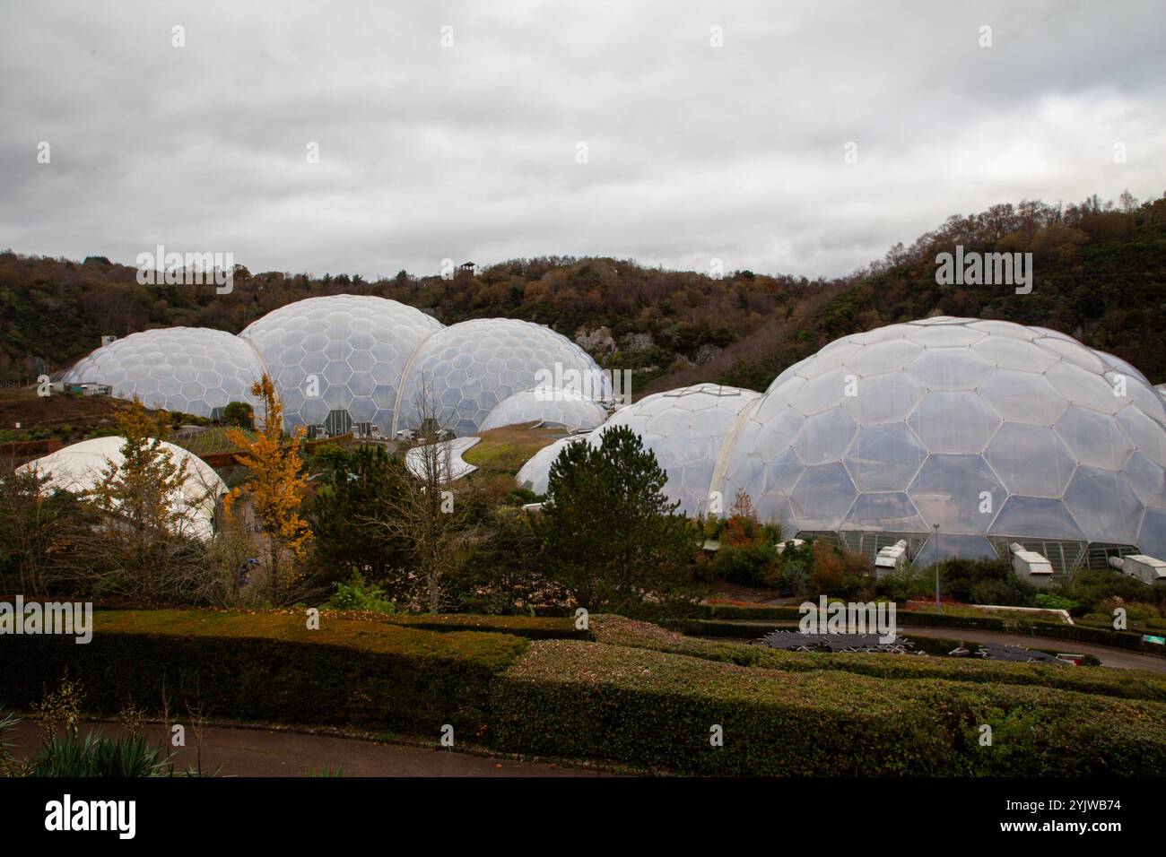 Multiple greenhouse complex by Grimshaw Architects at The Eden Project ...