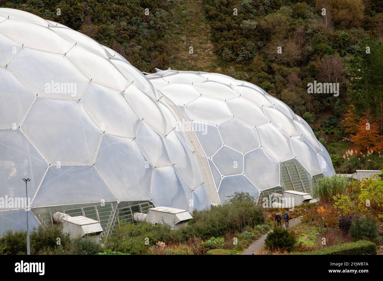 Multiple greenhouse complex by Grimshaw Architects at The Eden Project ...