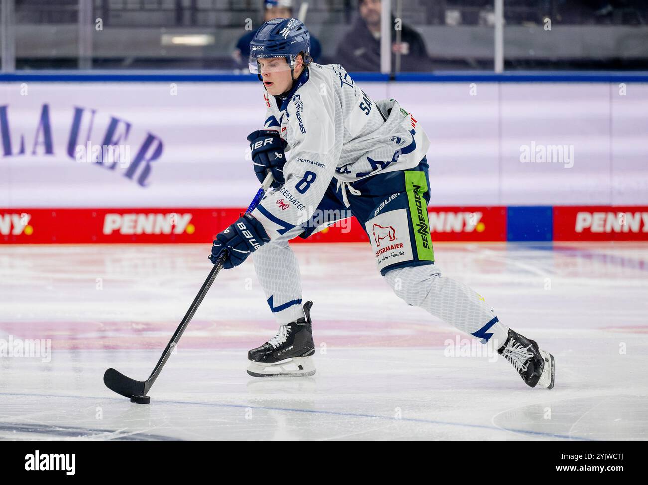 Joshua Samanski (Straubing Tigers, #8). GER, EHC Red Bull Muenchen vs ...