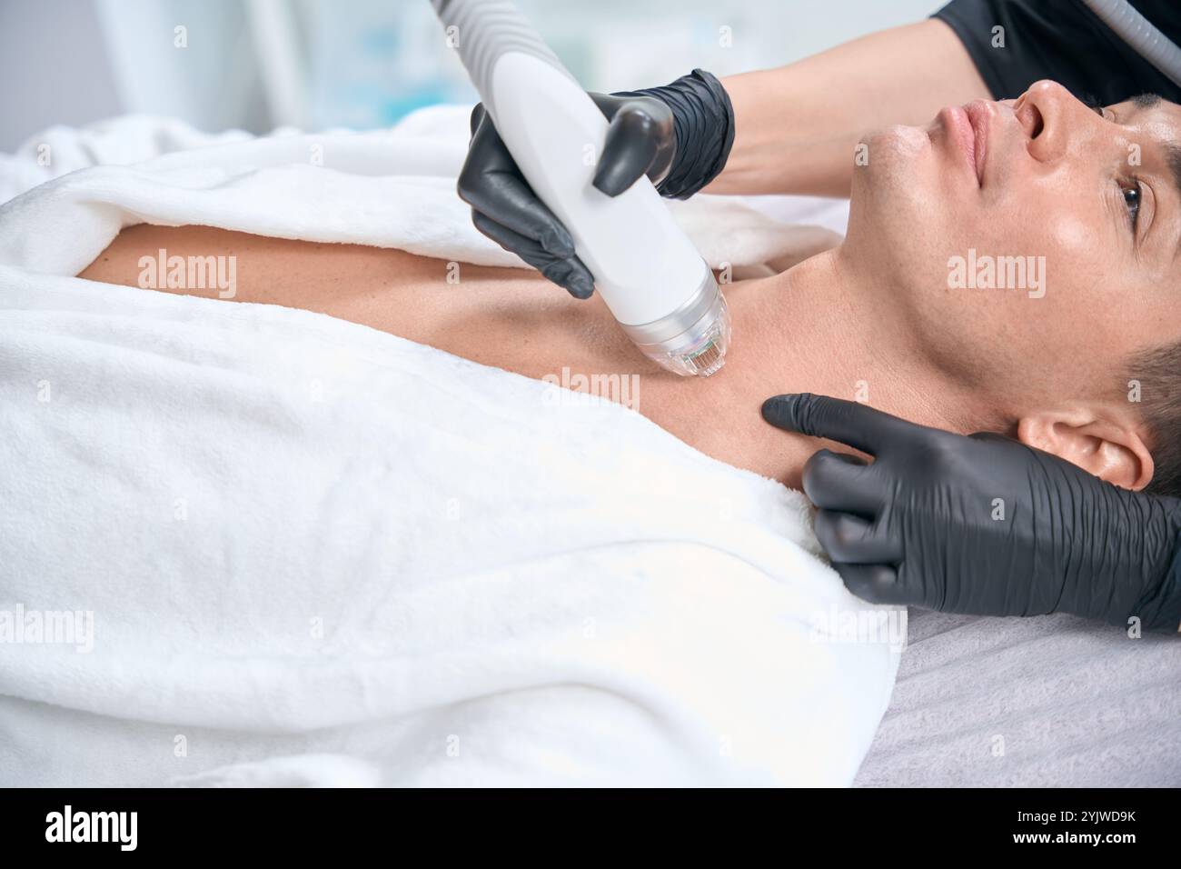 Microneedle rf lifting procedure hi-res stock photography and images ...