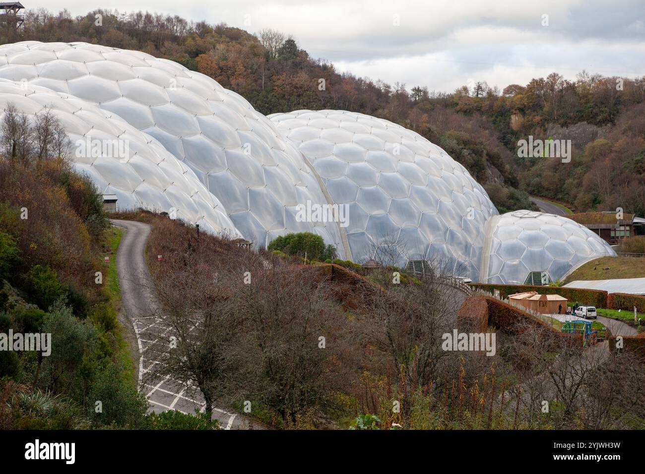 Multiple greenhouse complex by Grimshaw Architects at The Eden Project ...
