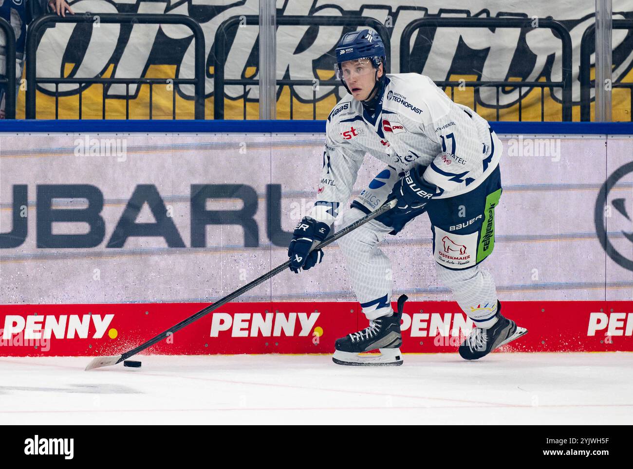 Nelson Nogier (Straubing Tigers, #77). GER, EHC Red Bull Muenchen vs ...