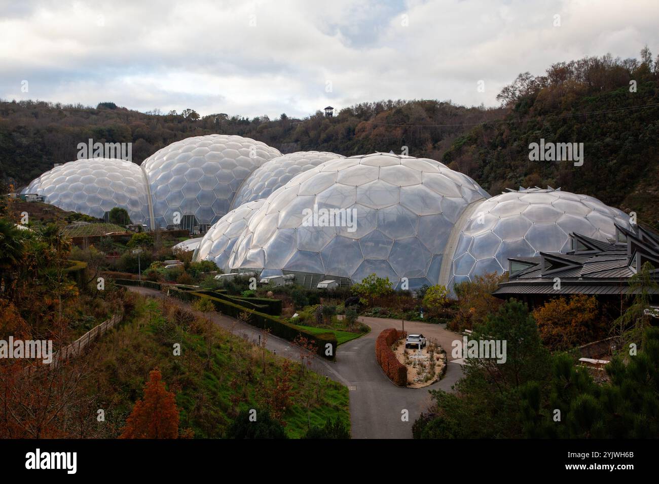 Multiple greenhouse complex by Grimshaw Architects at The Eden Project ...