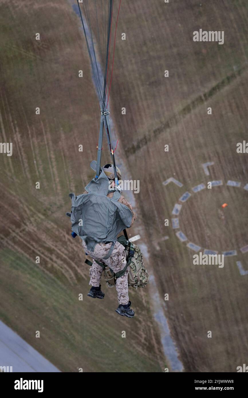 SUFFOLK, Va. — U.S. Navy explosive ordnance disposal (EOD) technicians ...