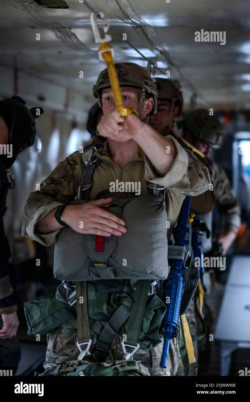 SUFFOLK, Va. — U.S. Navy explosive ordnance disposal (EOD) technicians ...