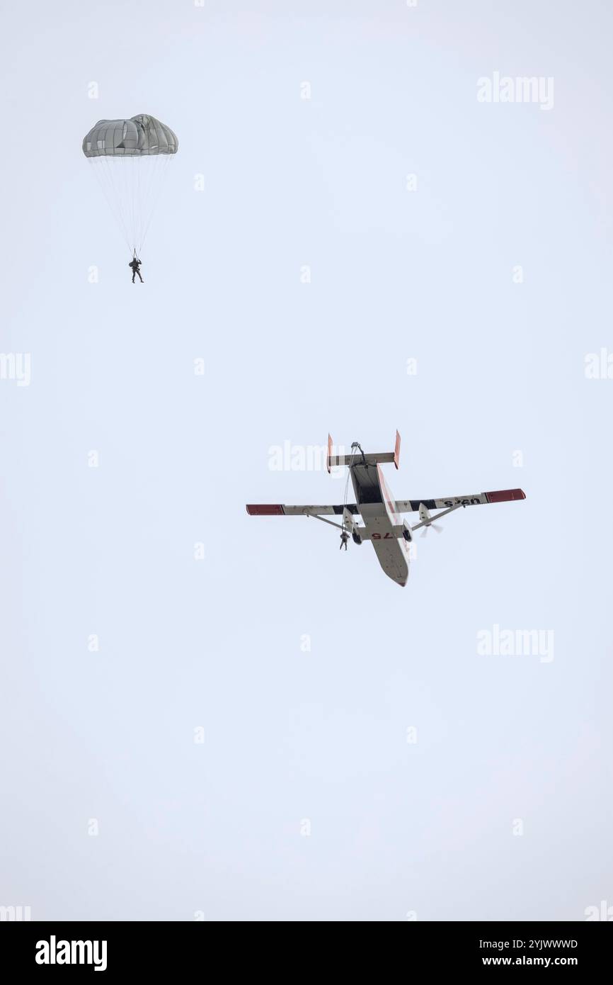 SUFFOLK, Va. — U.S. Navy explosive ordnance disposal (EOD) technicians ...