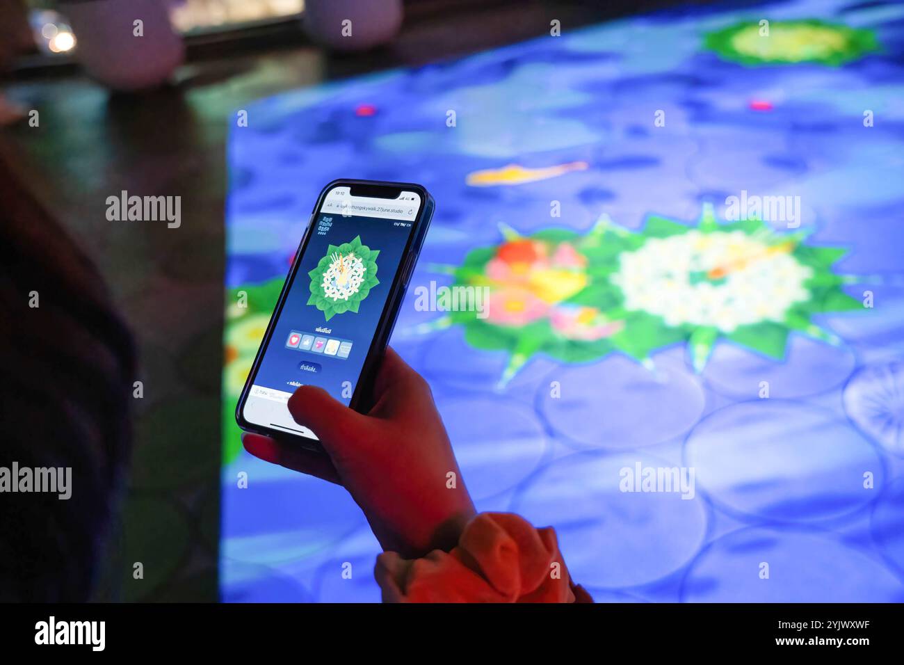 Skywalk pathumwan hi-res stock photography and images - Alamy