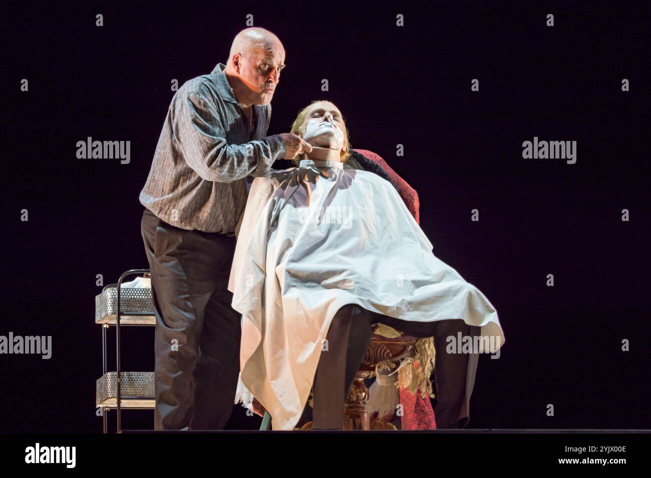 Saenger Christopher Purves als Sweeney Todd, Jens Larsen als Richter ...