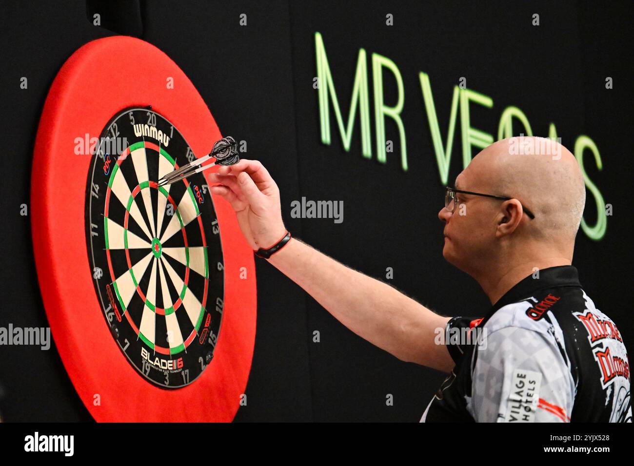 WV Active, Aldersley, Wolverhampton, UK. 15th Nov, 2024. 2024 PDC Grand ...