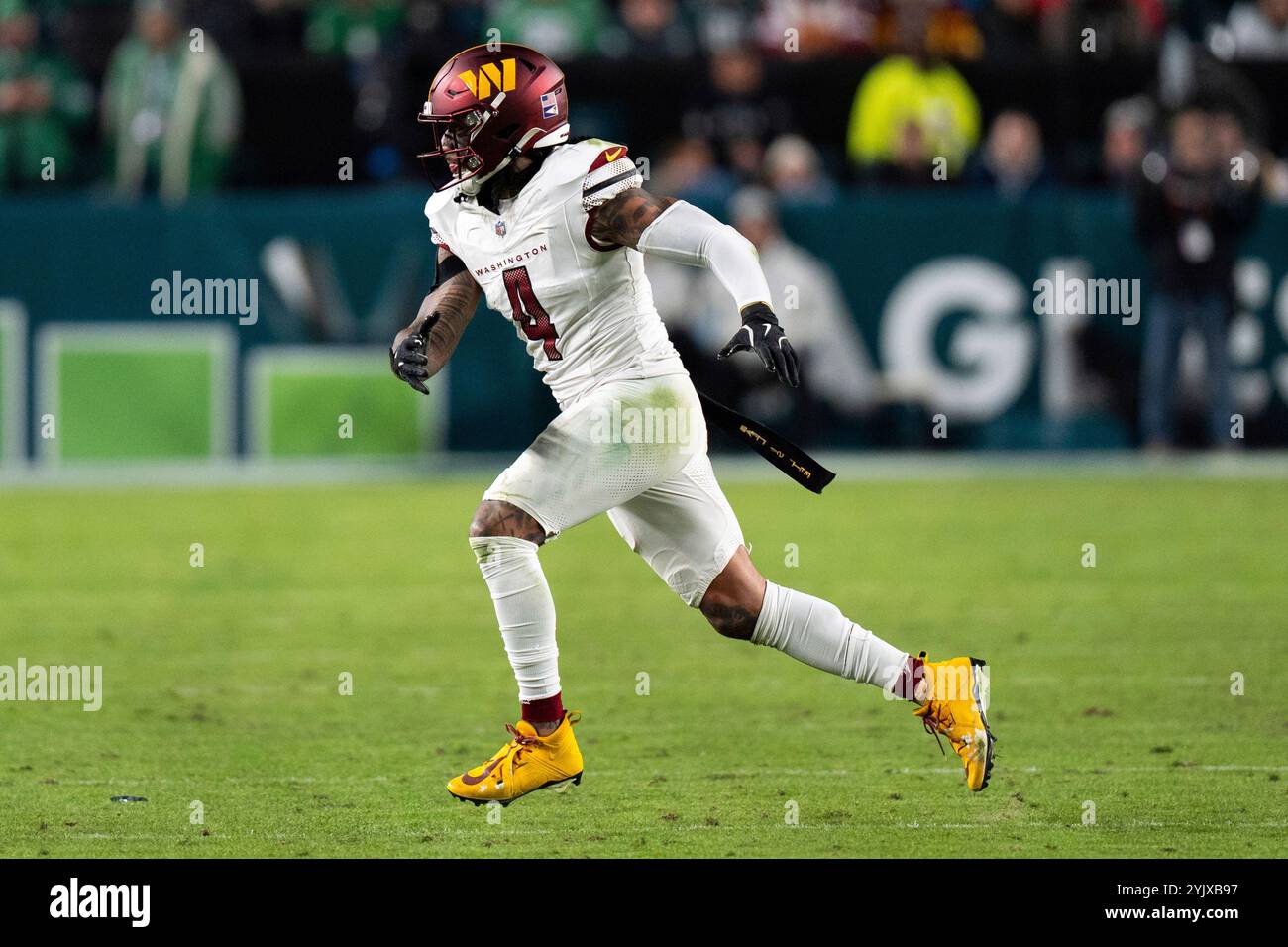 Washington Commanders linebacker Frankie Luvu (4) in action during the ...