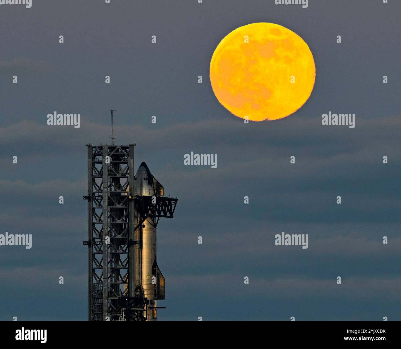 Edpic spacex hi-res stock photography and images - Alamy