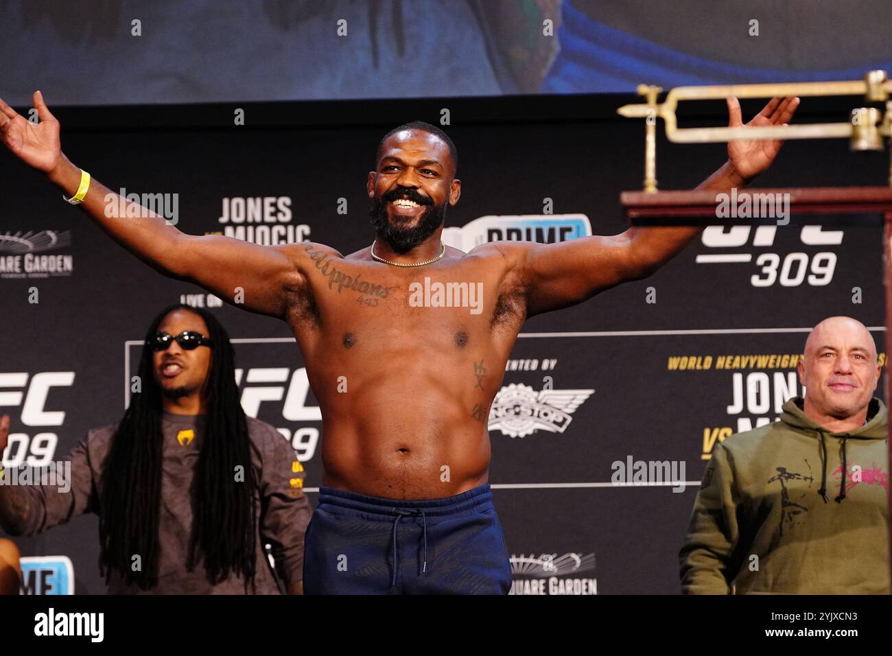 Jon jones and joe rogan hi-res stock photography and images - Alamy