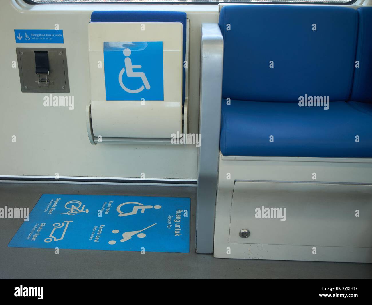 One corner inside train hi-res stock photography and images - Alamy