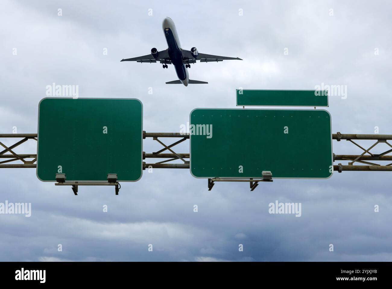 Hints of signs hi-res stock photography and images - Alamy