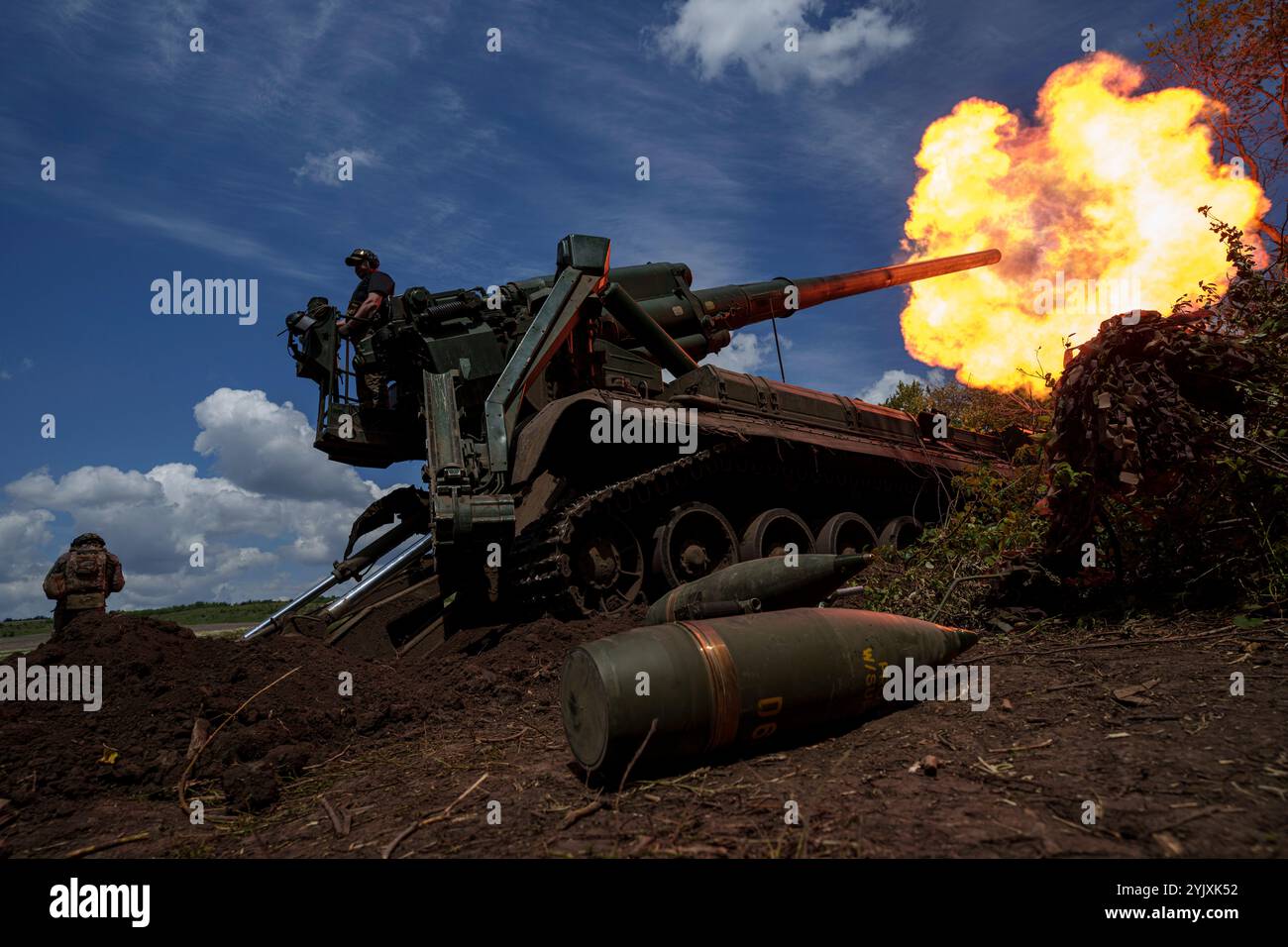 FILE - Ukrainian soldiers fire toward Russian positions at the front ...