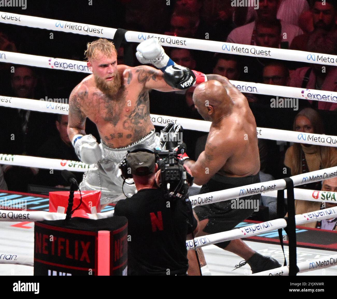 Mike tyson jake paul hi-res stock photography and images - Alamy