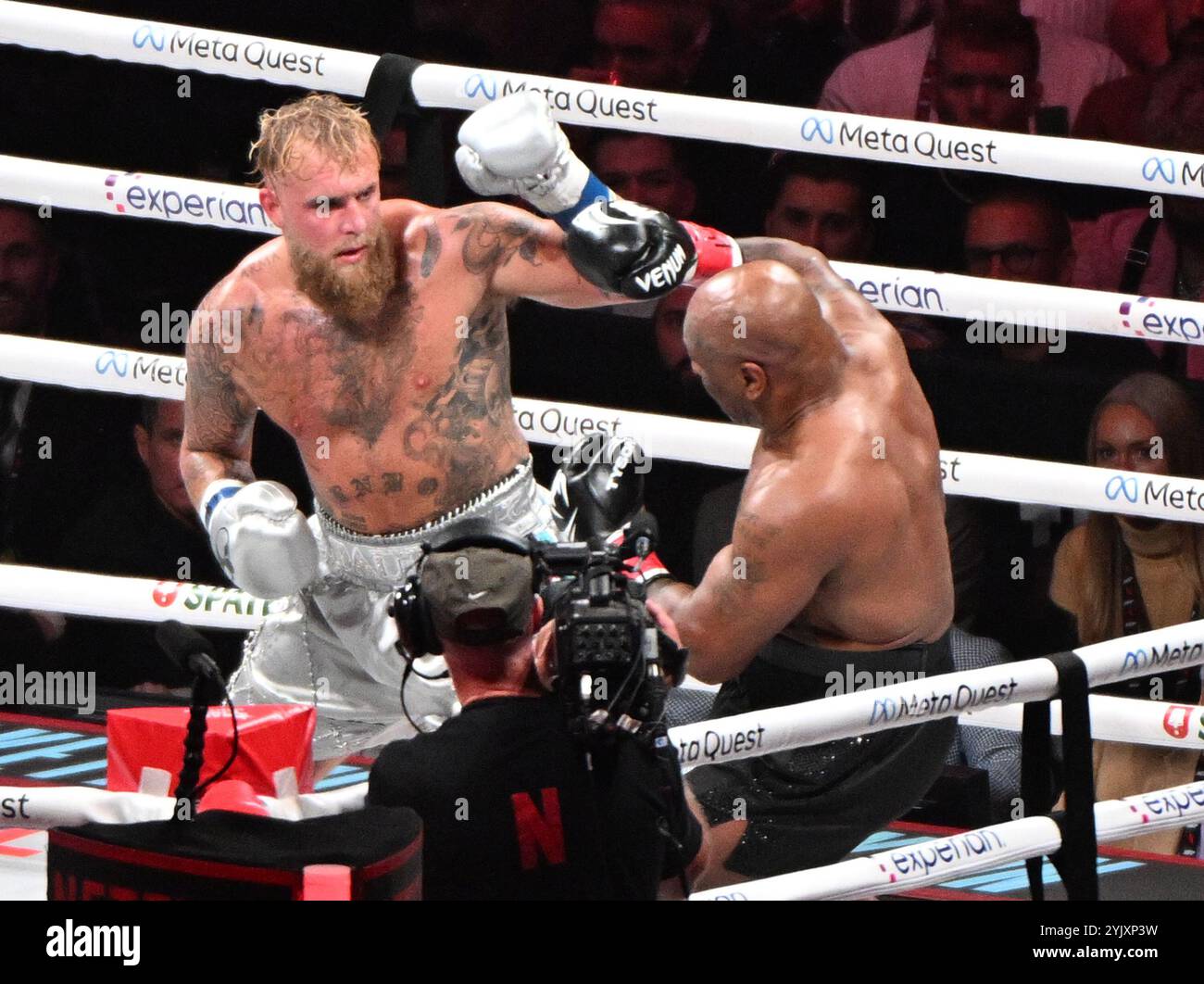 Arlington, United States. 16th Nov, 2024. Former heavy weight champion ...