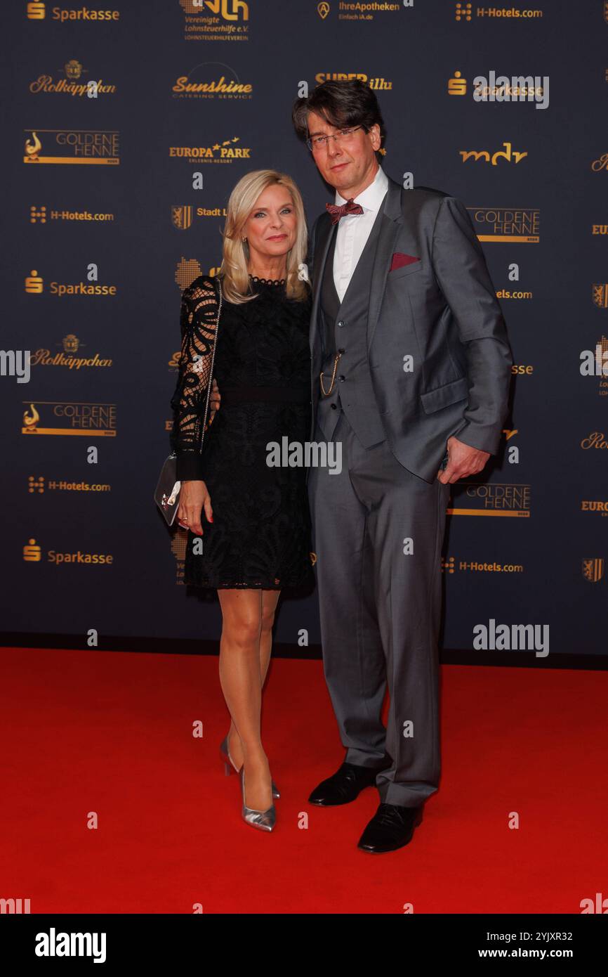 Award - 30. Goldene Henne 2024 - Carpet Lorena Hein und Karsten Freund ...
