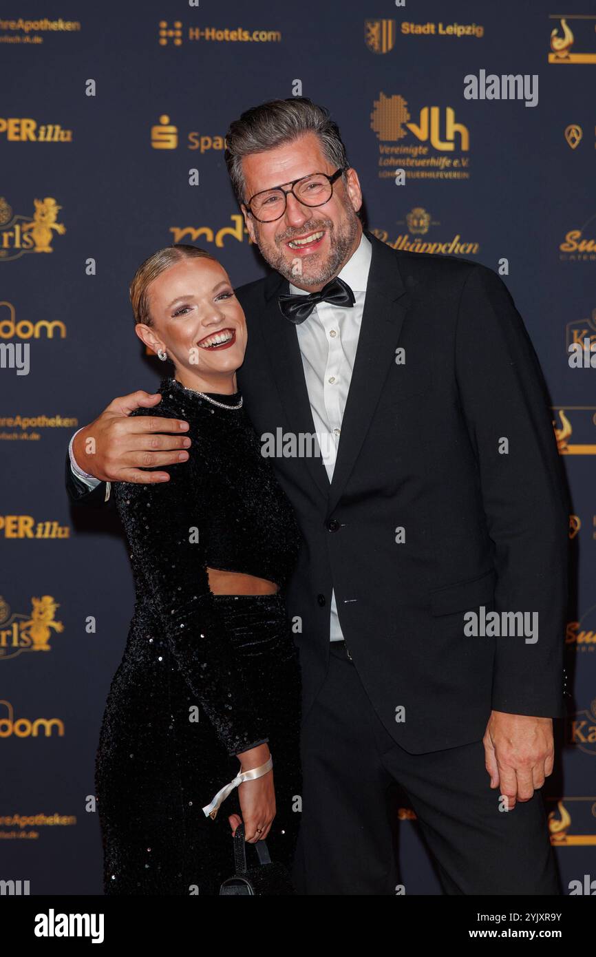Award - 30. Goldene Henne 2024 - Carpet Jessica Bao und Andre Stade auf ...