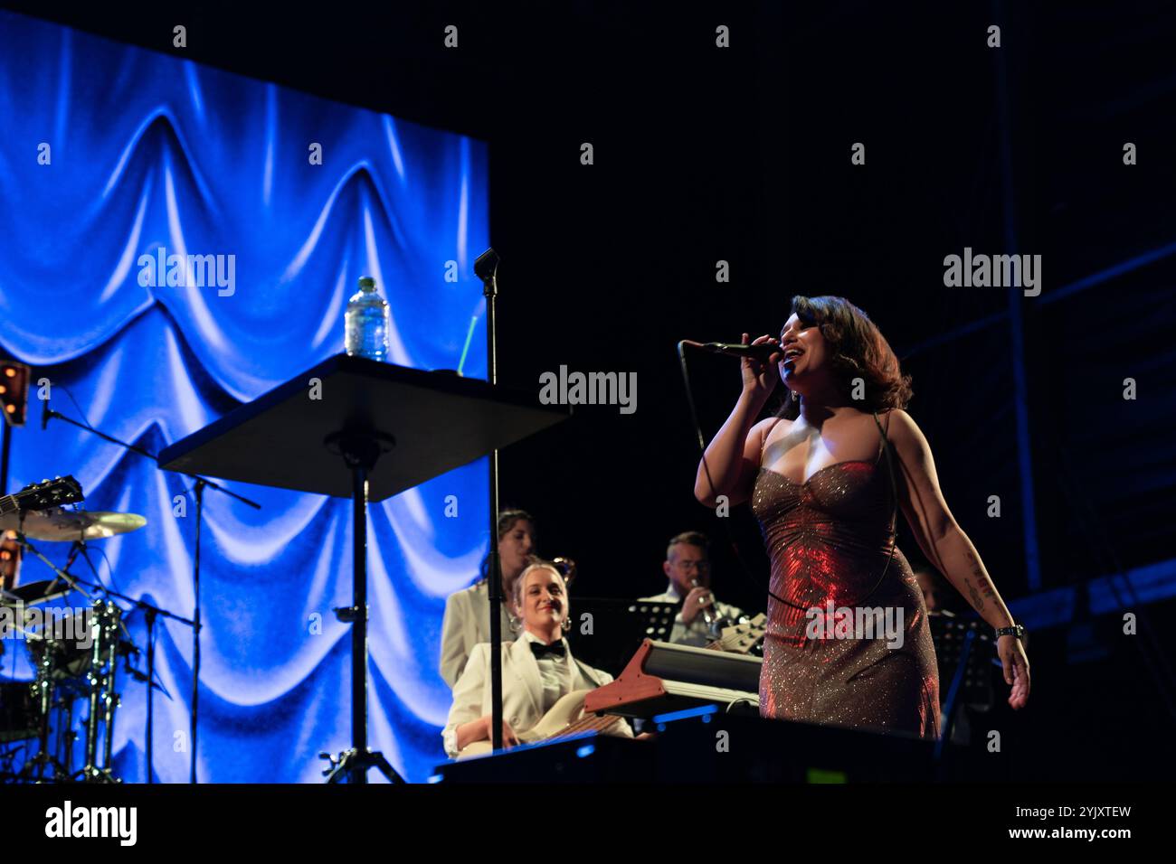 Raye sing hi-res stock photography and images - Alamy