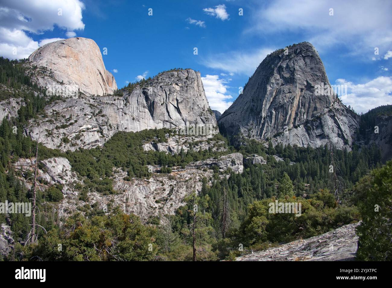 Yosemite granite cliff hi-res stock photography and images - Alamy
