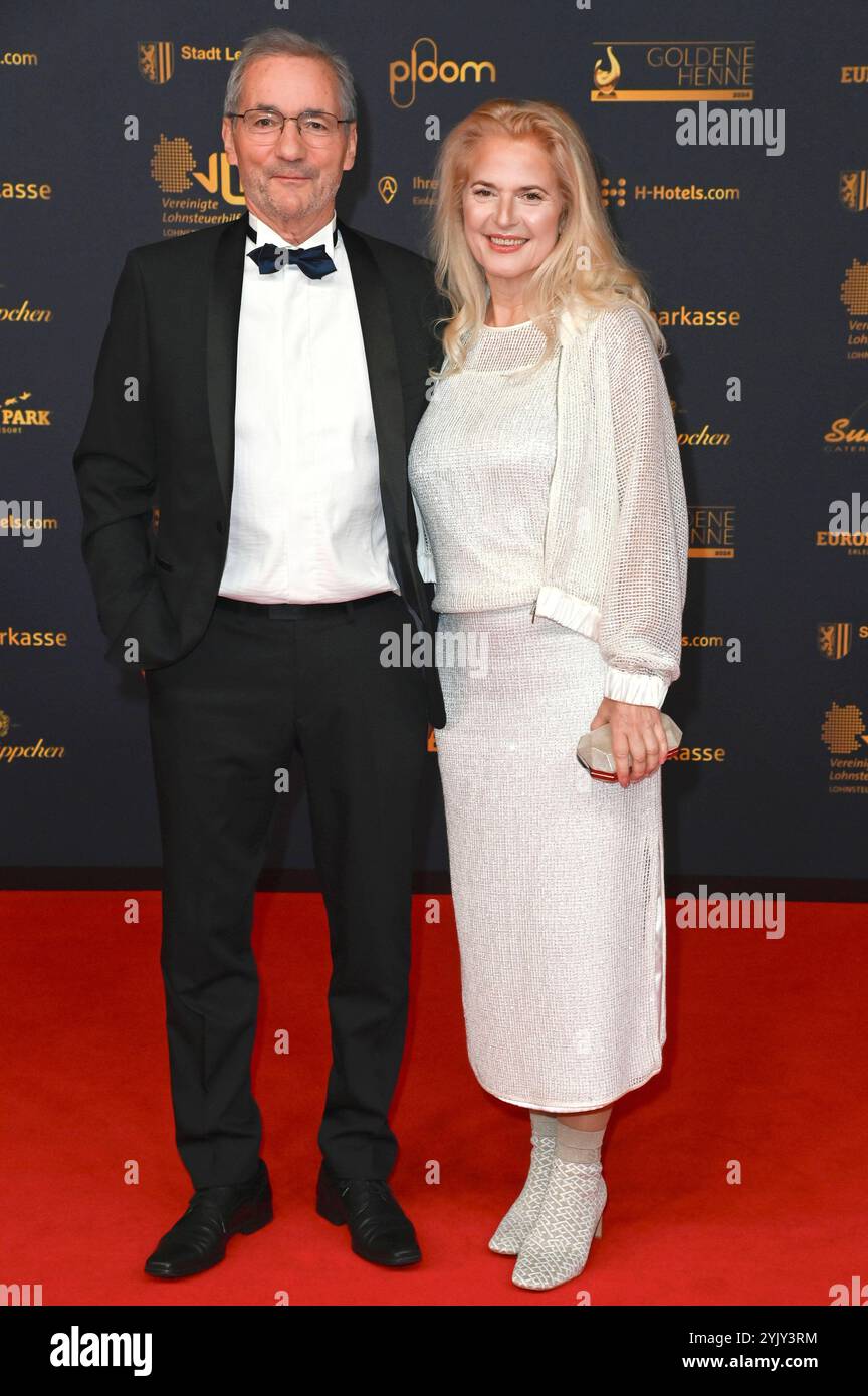 Matthias Platzeck mit Ehefrau Jeanette Jesorka bei der 30. Verleihung der Goldenen Henne 2024 im ...