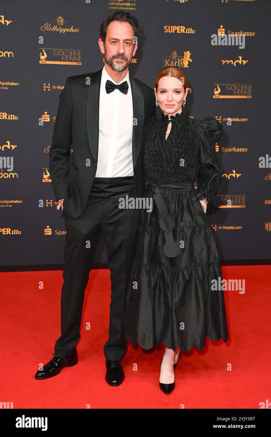 Karoline Herfurth mit Ehemann Christopher Doll bei der 30. Verleihung der Goldenen Henne 2024 im ...
