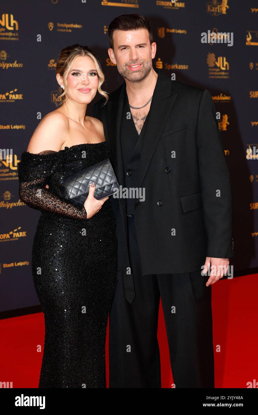 Jay Khan mit Freundin Jessie Noe Scheuermann bei der 30. Verleihung der ...