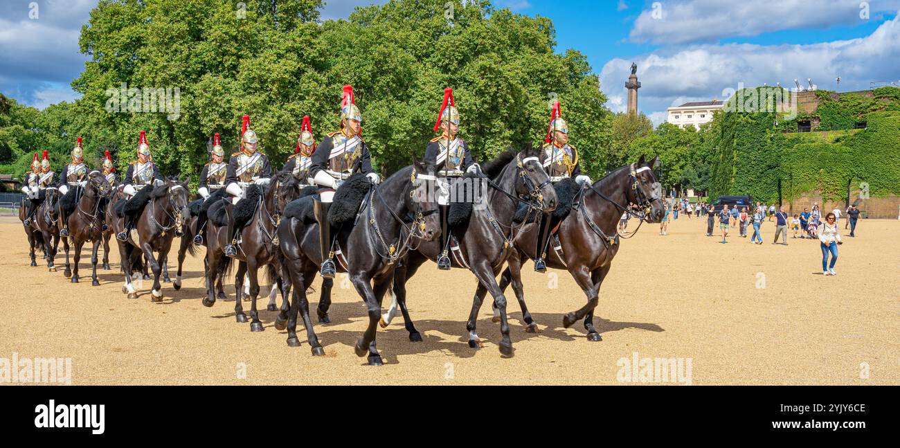 facade of the horse guards parade building with countless horses ...