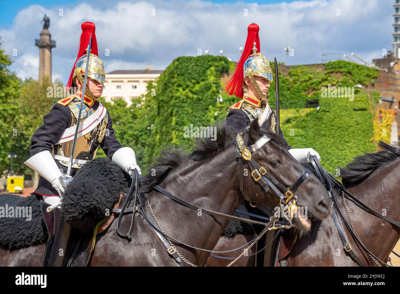 facade of the horse guards parade building with countless horses ...