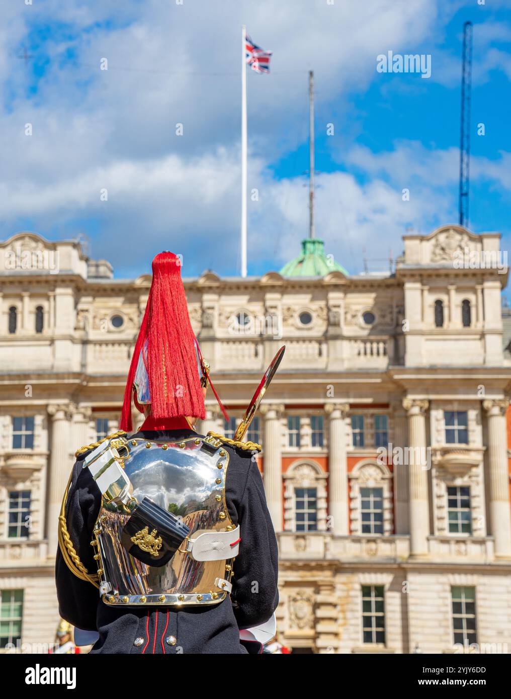 facade of the horse guards parade building with countless horses ...