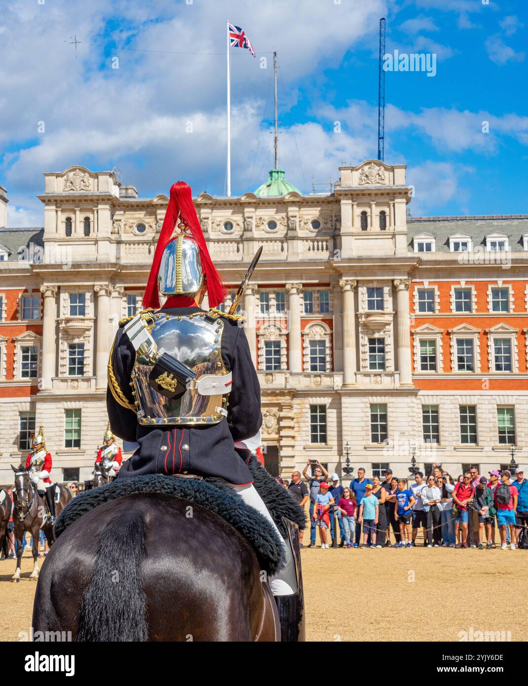 facade of the horse guards parade building with countless horses ...