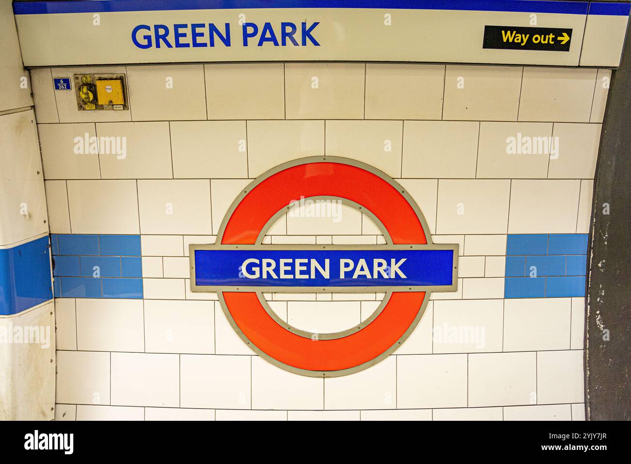 Logo london underground green park hi-res stock photography and images ...