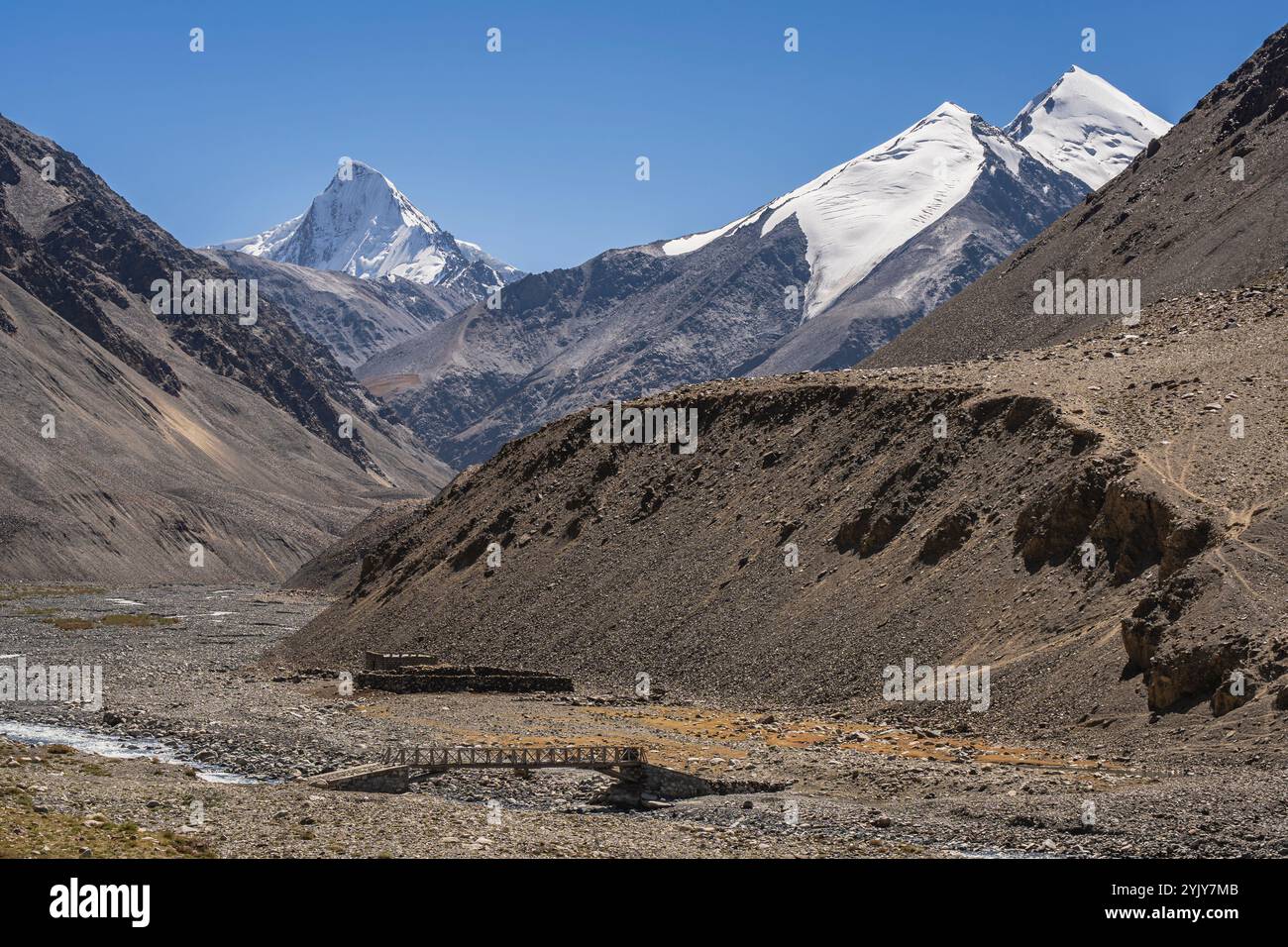 High altitude mountain landscape on Karakoram Highway in Khunjerab ...