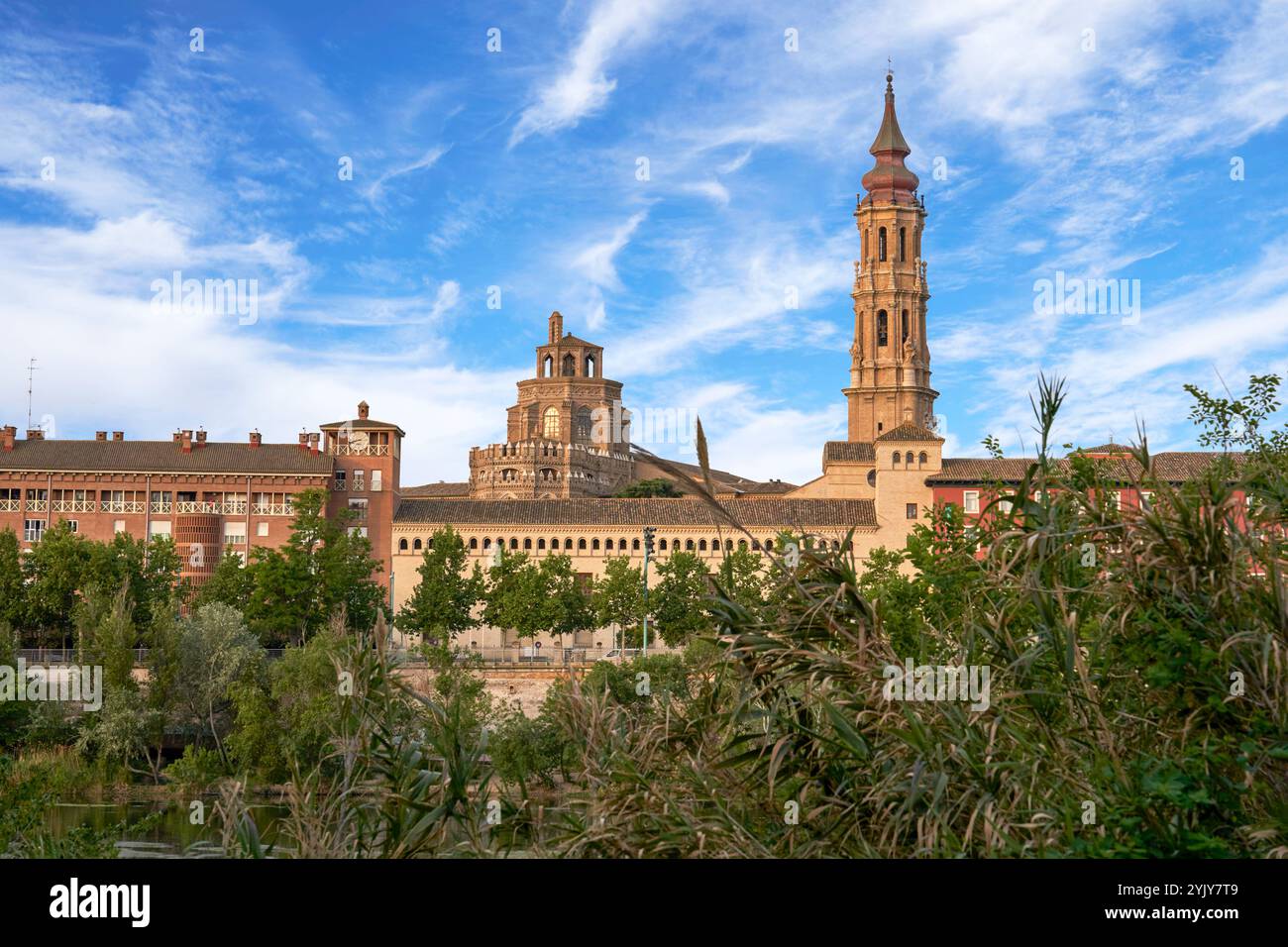 Zaragoza silhouette hi-res stock photography and images - Alamy