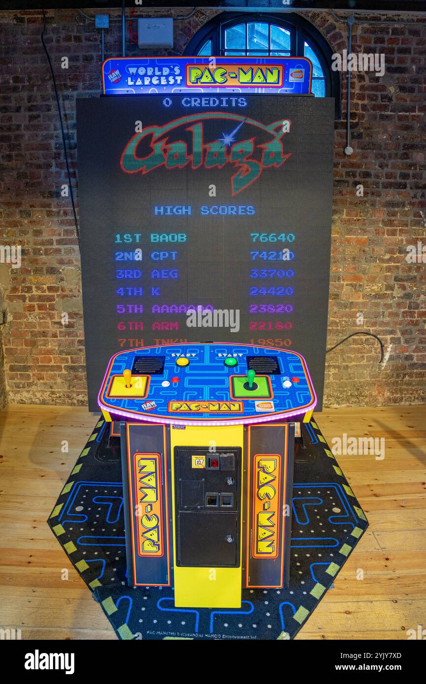 old arcade machine with pac man, london Stock Photo - Alamy