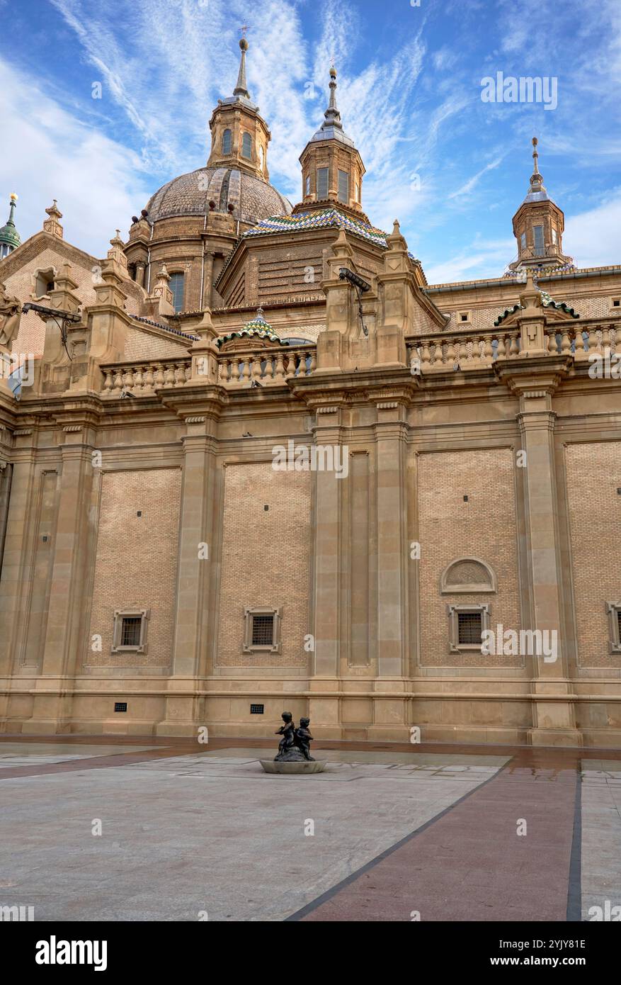 Skyline zaragoza hi-res stock photography and images - Alamy