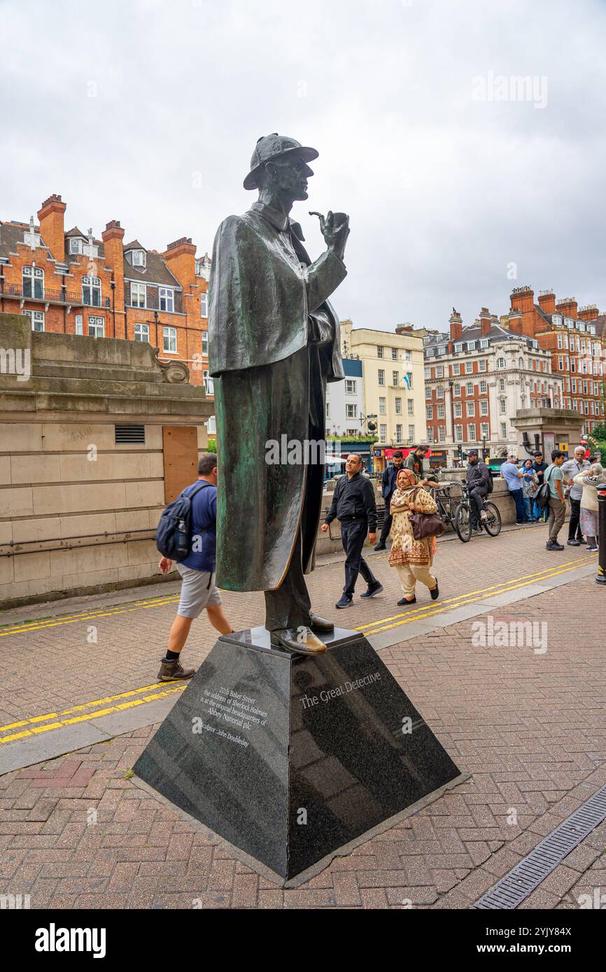 Statue in honor of the famous detective Sherlock Holmes located in ...