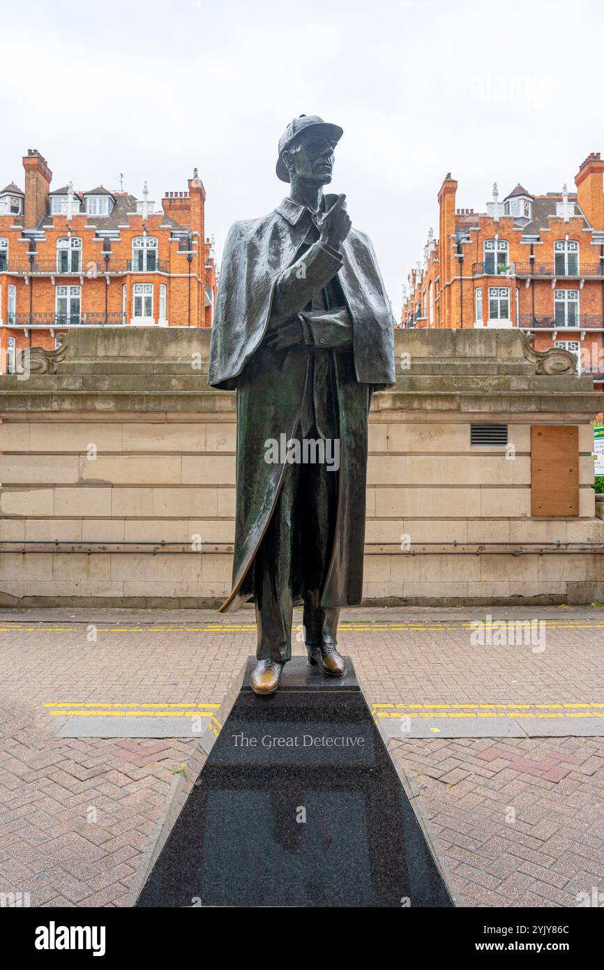 Statue in honor of the famous detective Sherlock Holmes located in ...