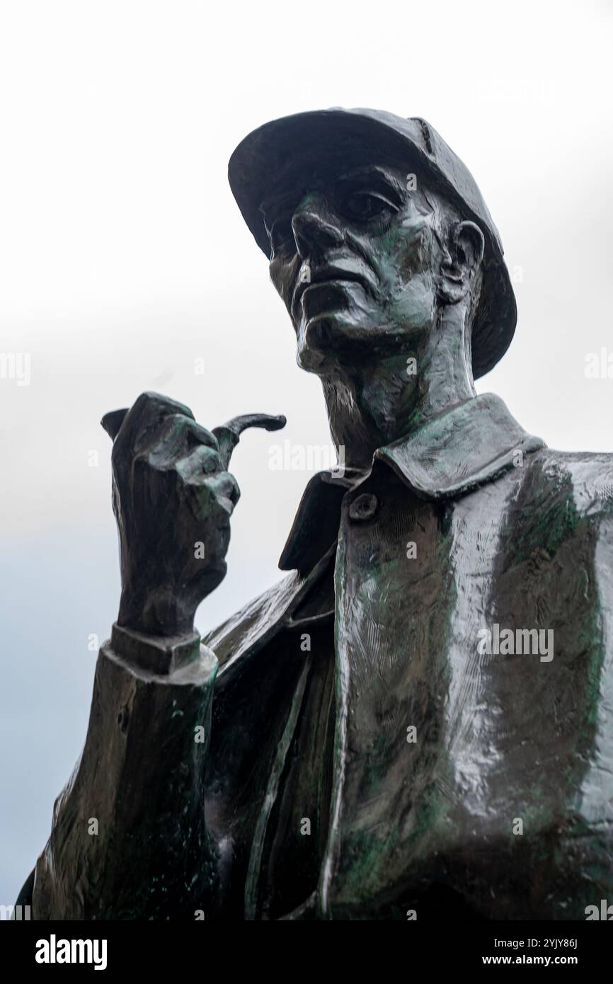 Statue in honor of the famous detective Sherlock Holmes located in ...