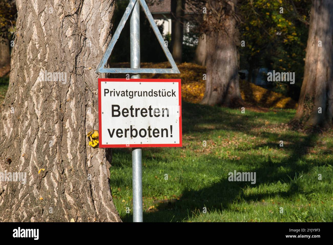 Schild Betreten verboten *** No trespassing sign Stock Photo - Alamy